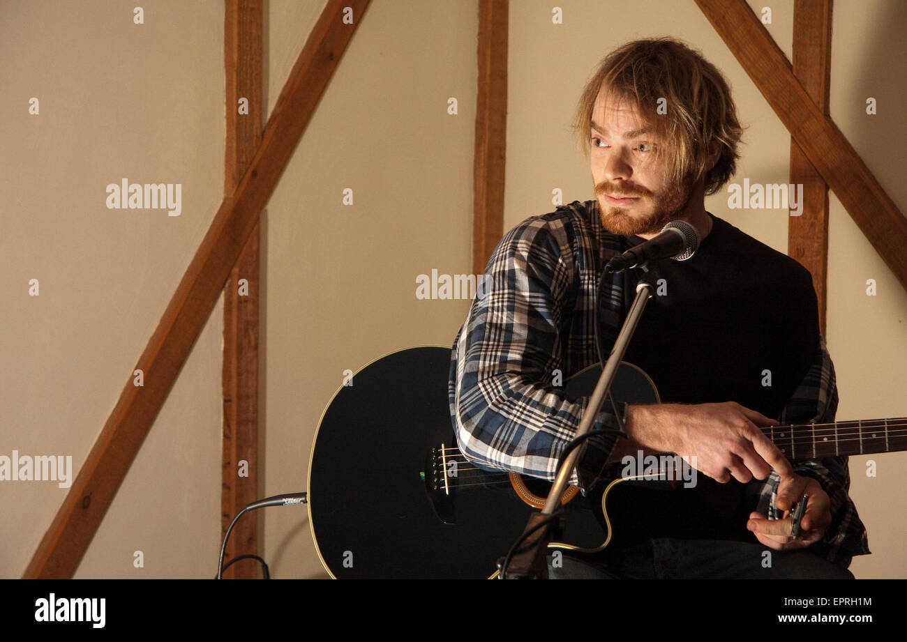 Guitarist Marc Everett at a pub open mike night Stock Photo - Alamy