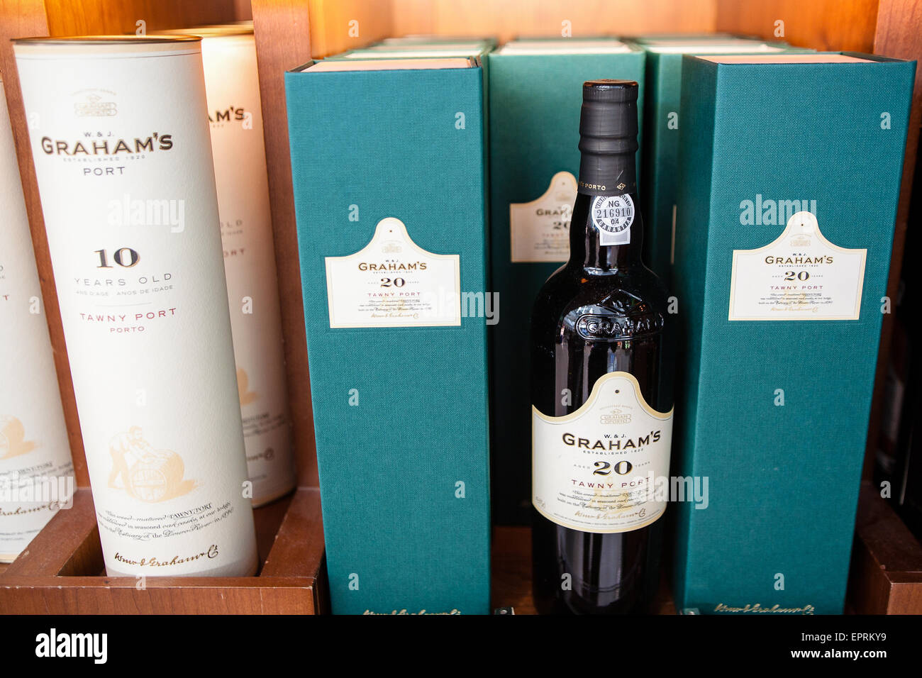 Famed port for sale at porto airport alcohol hi-res stock photography ...