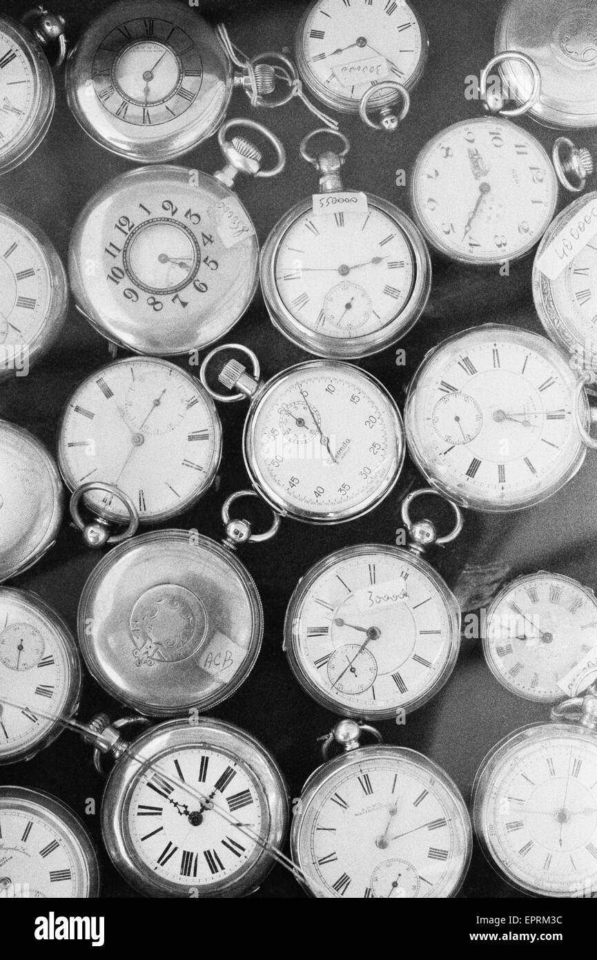 Close-up, top view of old pocket watches Stock Photo - Alamy