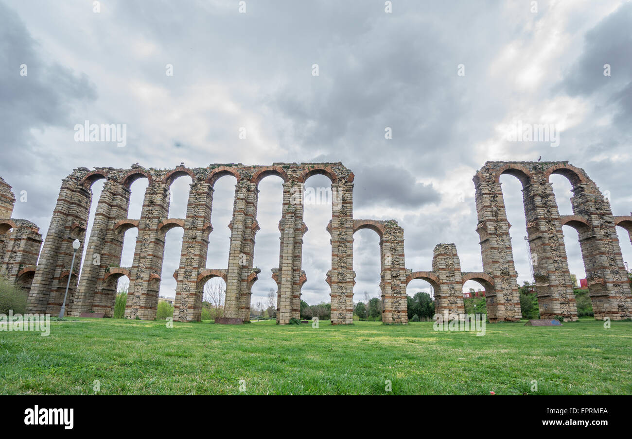 Front view of Aqueduct of the Miracles in Merida Stock Photo - Alamy