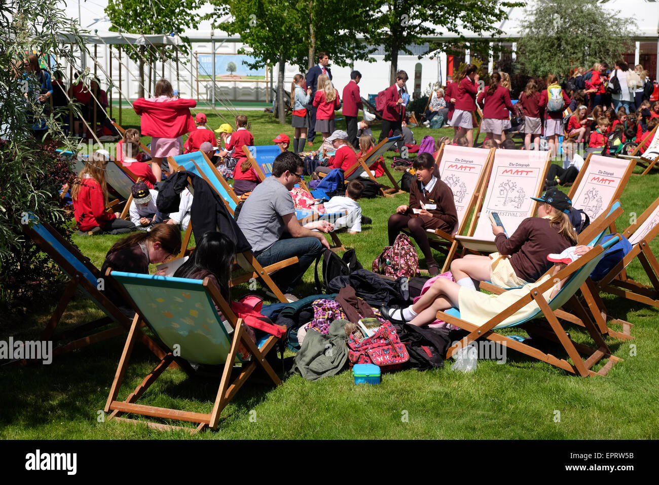 Child first day school uk hi-res stock photography and images - Alamy