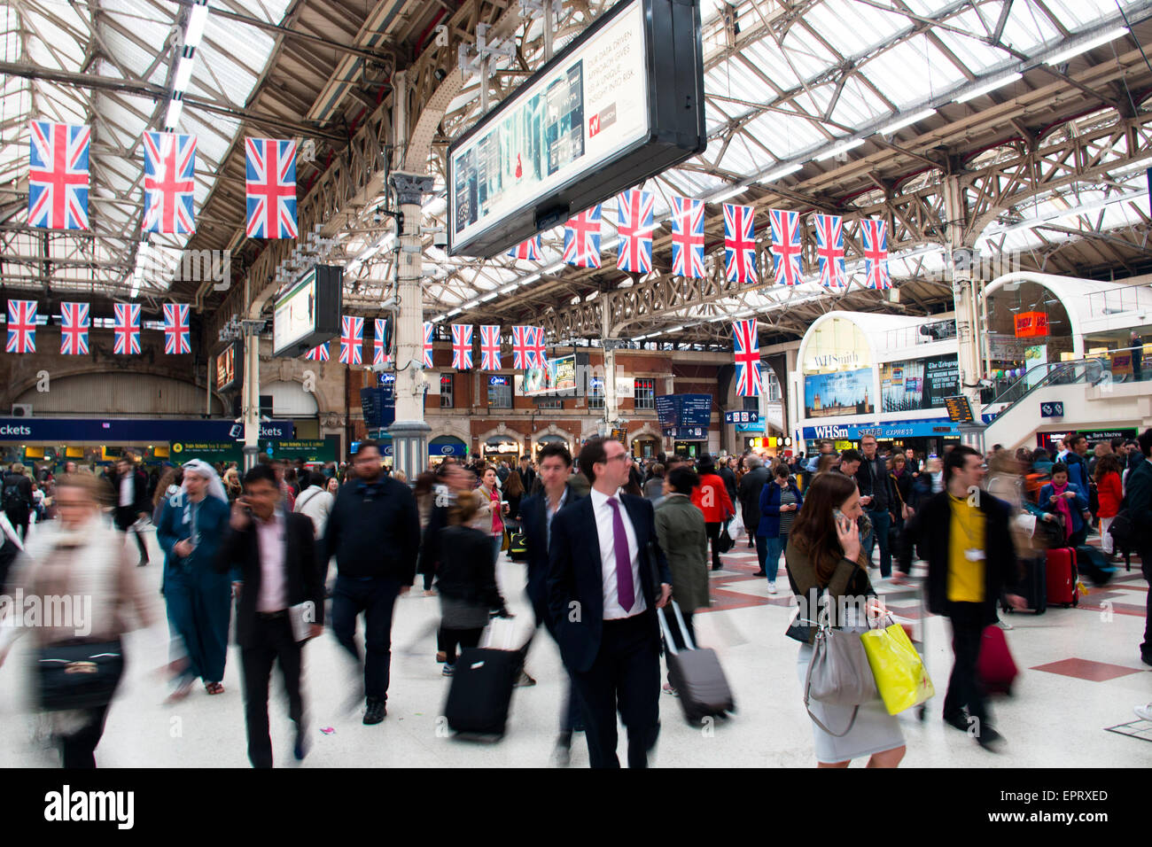 Inside the Victoria Train station in London, UK Stock Photo - Alamy