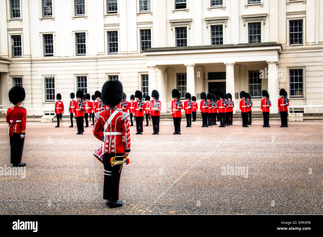 Changing of the guard ceremony buckingham palace hi-res stock ...