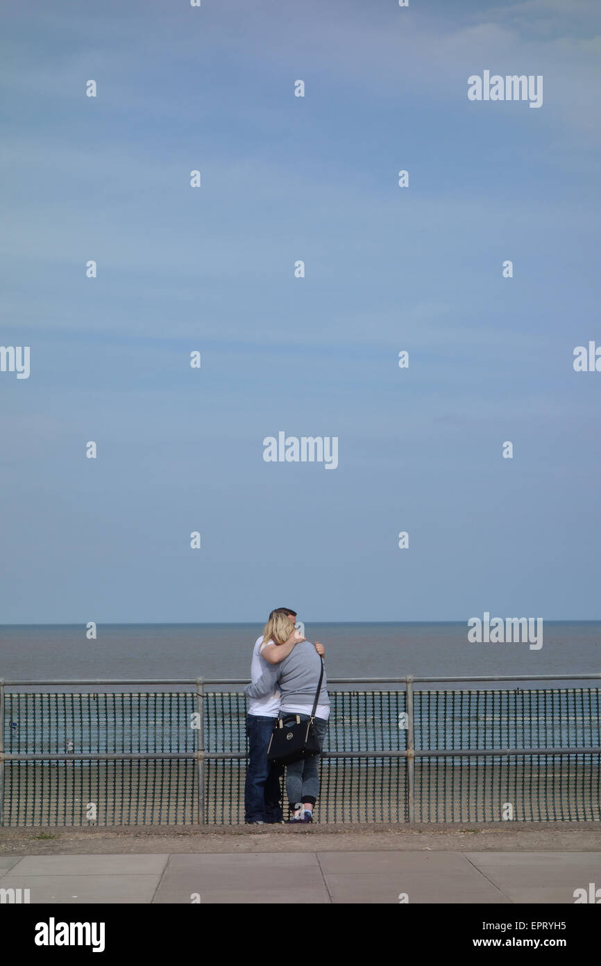 Couple hug sea hi-res stock photography and images - Alamy