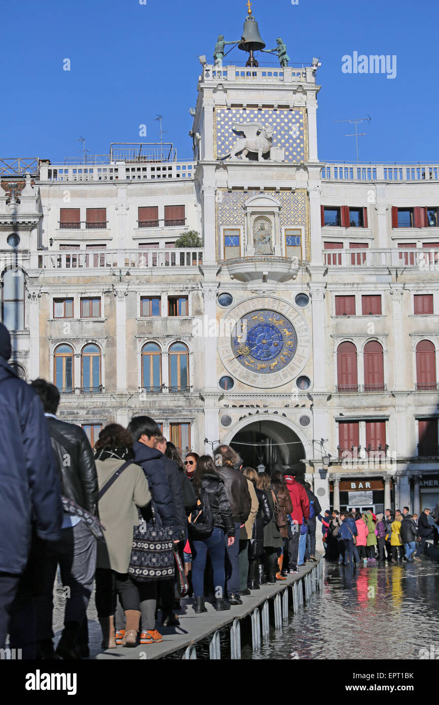 VENICE, VE, ITALY - January 31, 2015: tourists in Venice walk on the ...
