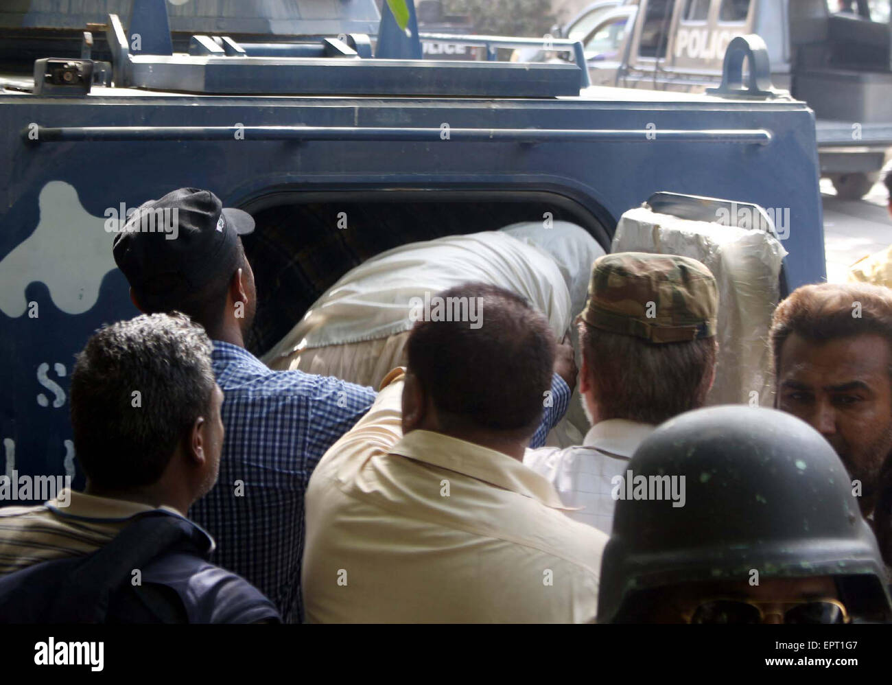 Karachi bus hi-res stock photography and images - Alamy