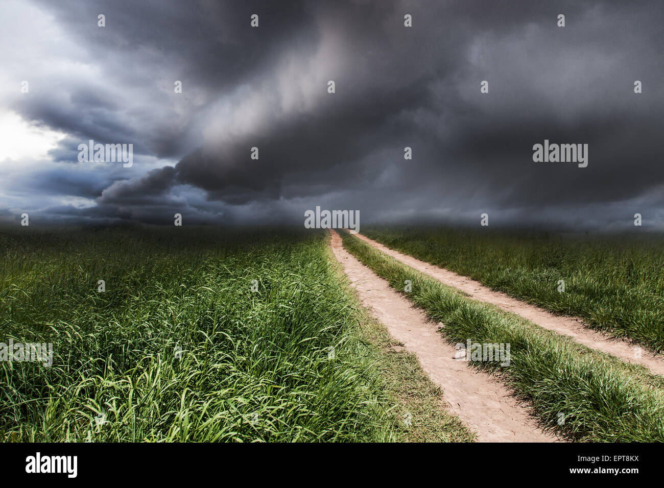 Asphalt road dramatic sky hi-res stock photography and images - Alamy