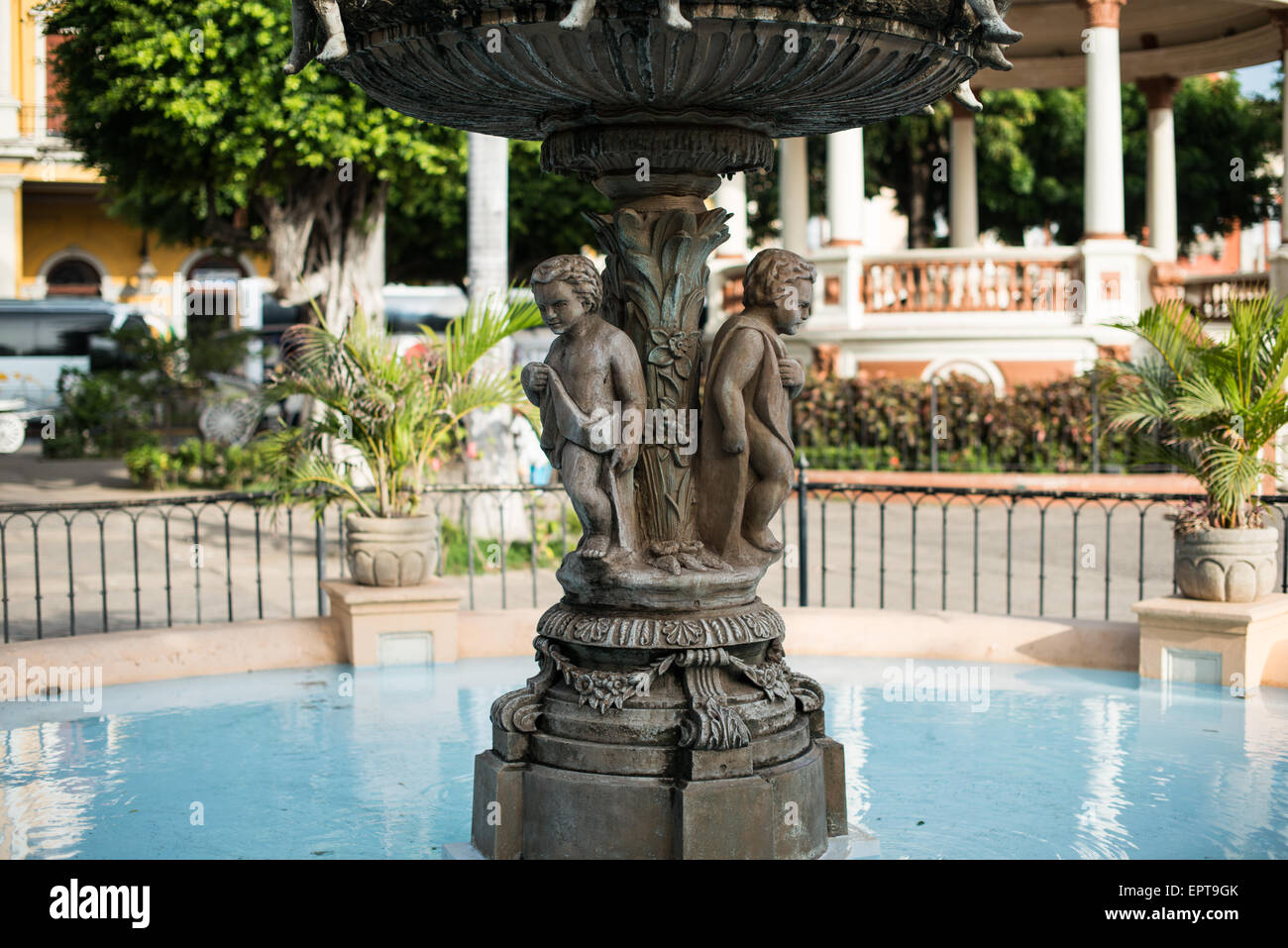 Parque Central Fountain Granada Nicaragua // GRANADA, Nicaragua — A ...