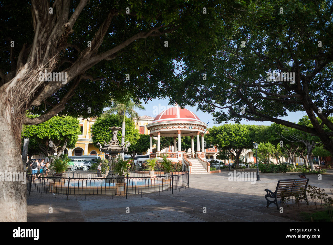 Parque Central Fountain And Pergola Granada Nicaragua // GRANADA ...