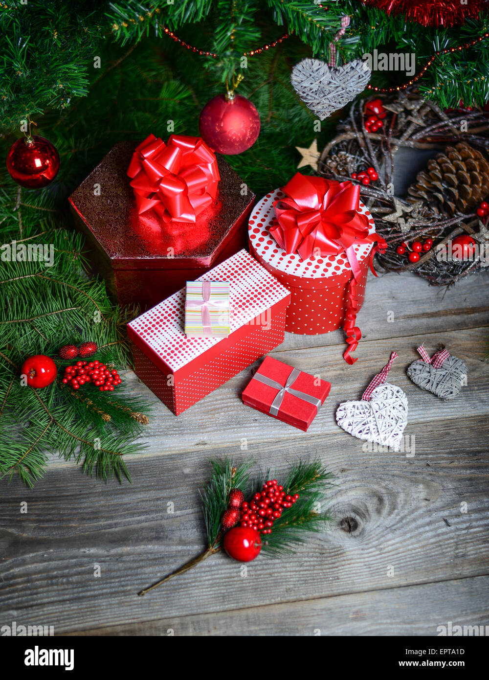 Christmas tree with gifts Stock Photo - Alamy