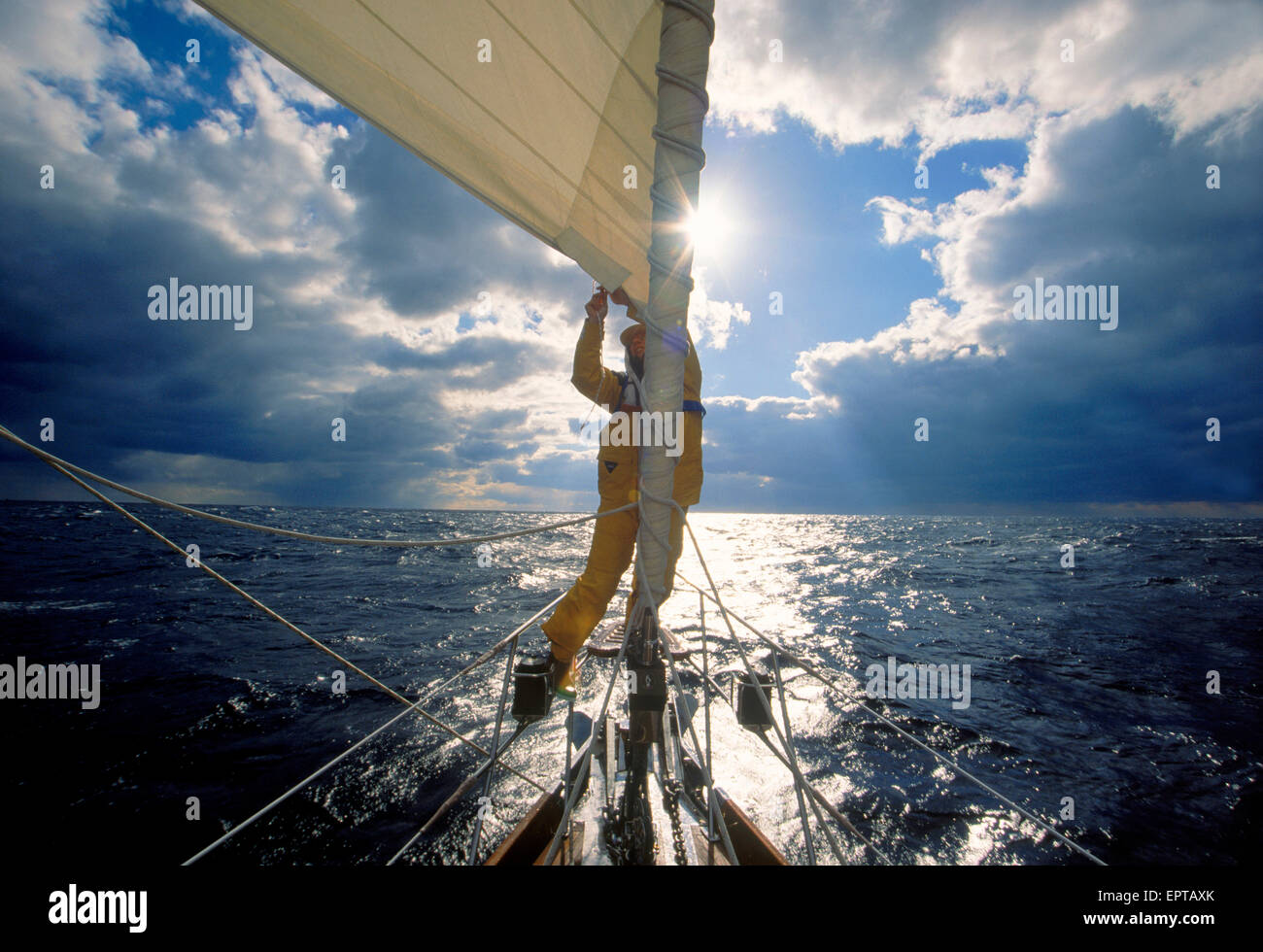 Adjusting sail hi-res stock photography and images - Alamy