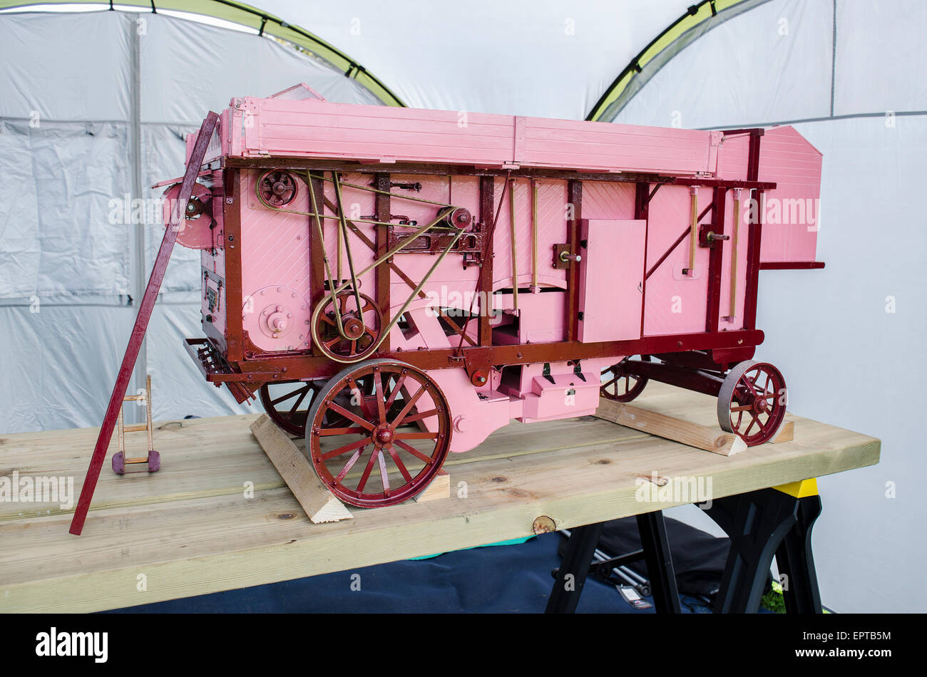 A scale model threshing machine Stock Photo - Alamy