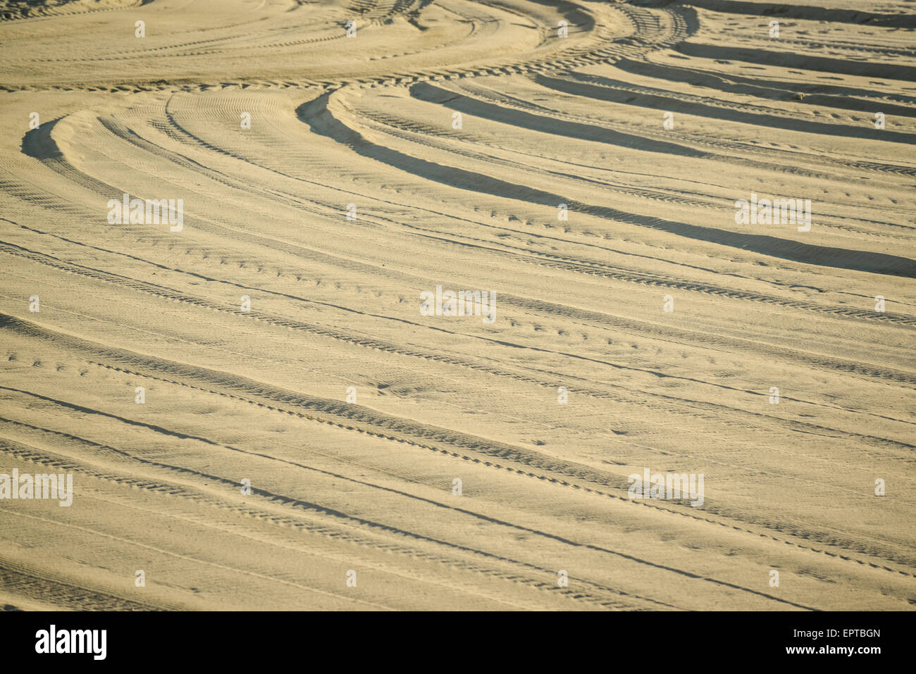 Tyre tracks in the desert hi-res stock photography and images - Alamy