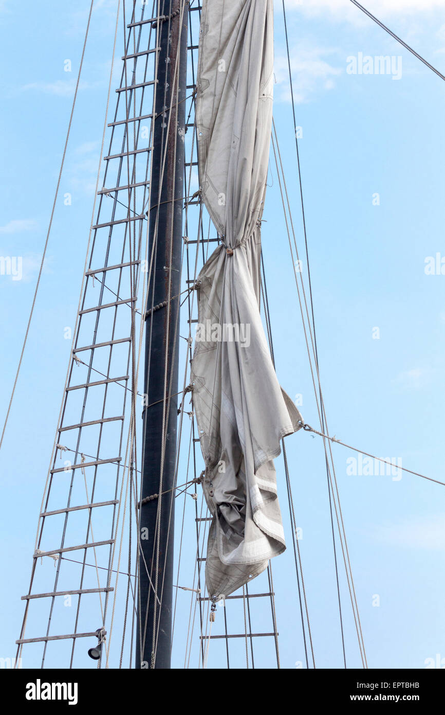 Tall ship mast hi-res stock photography and images - Alamy