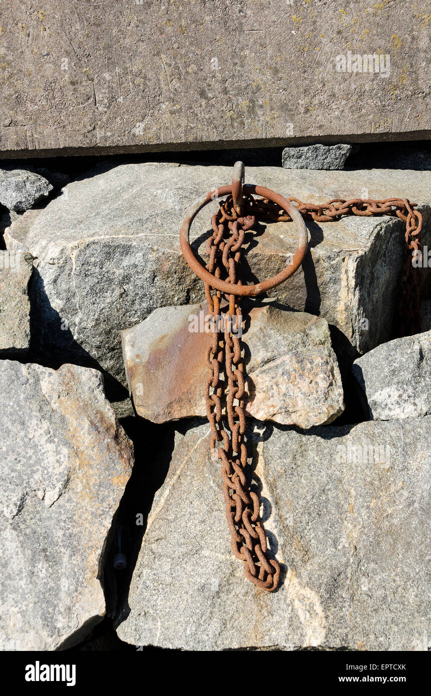 Rusty chain hi-res stock photography and images - Alamy