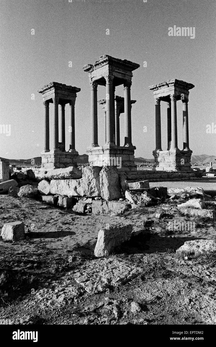 Islamic state city in ruins Black and White Stock Photos & Images - Alamy