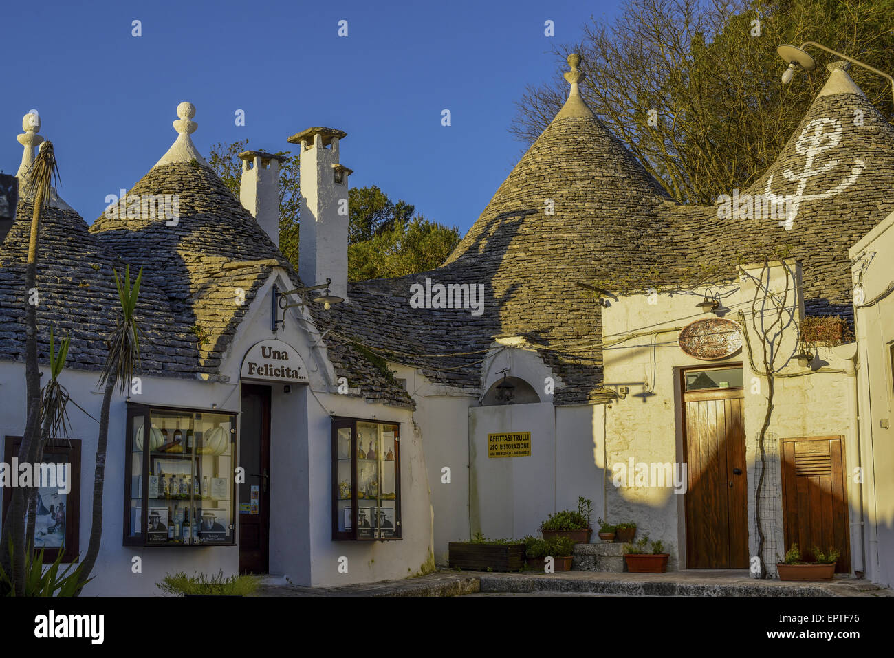 Trullo, Trulli, Alberobello, Apulia, Italy, UNESCO World Heritage Site ...
