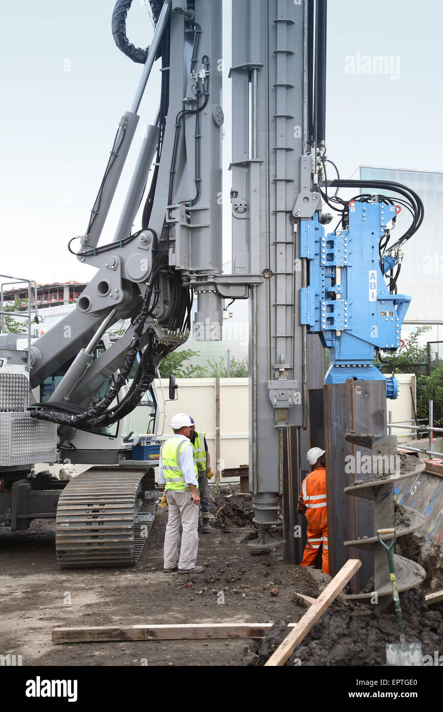 Large sheet piling rig hi-res stock photography and images - Alamy