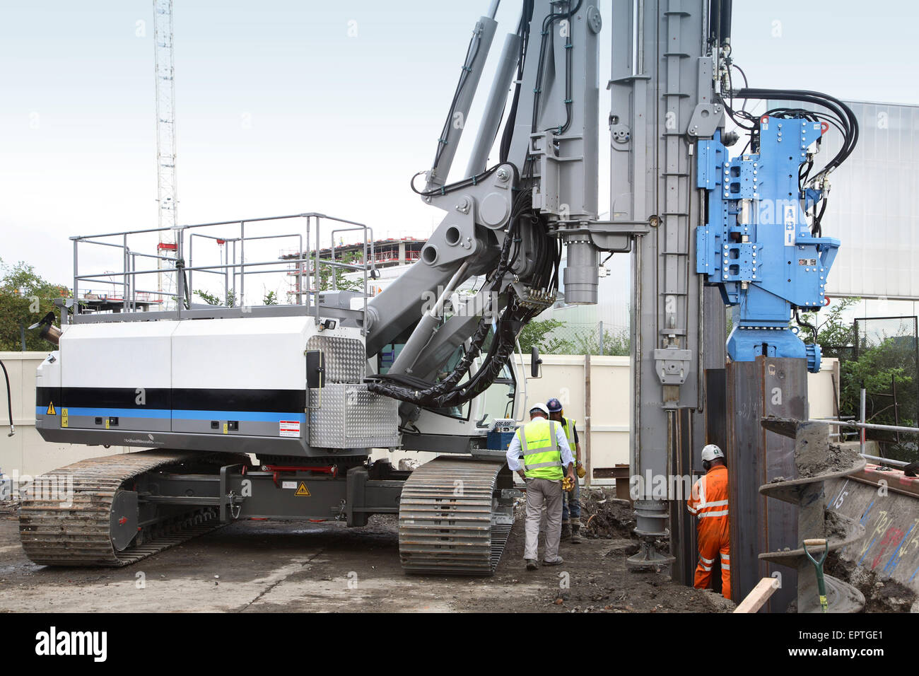Piling rig hi-res stock photography and images - Alamy