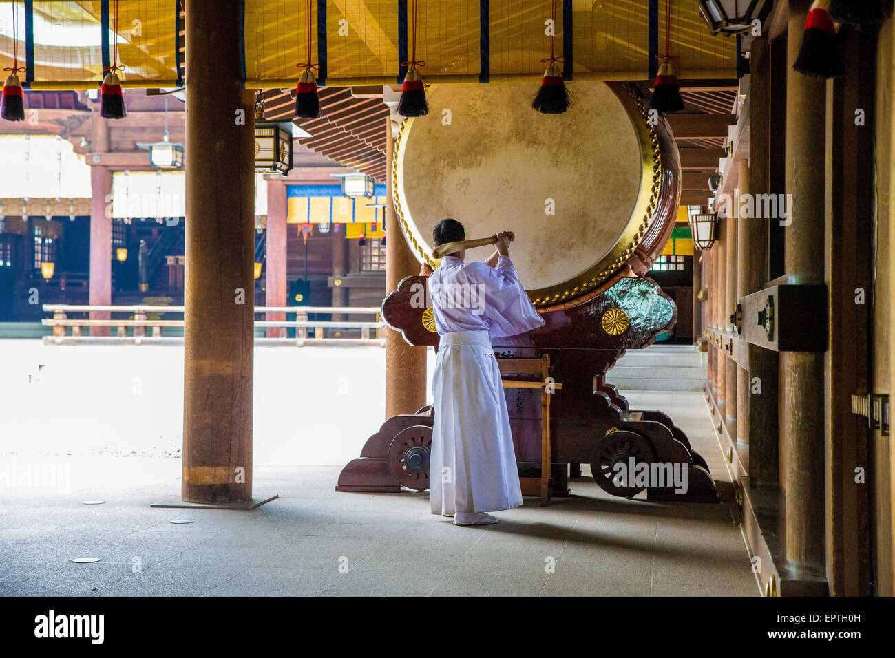 Japanese gong hi-res stock photography and images - Alamy