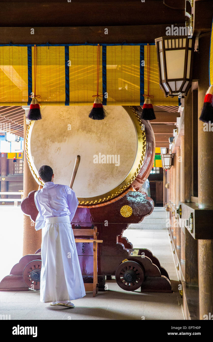 Man beating a gong in a Japanese temple Stock Photo - Alamy