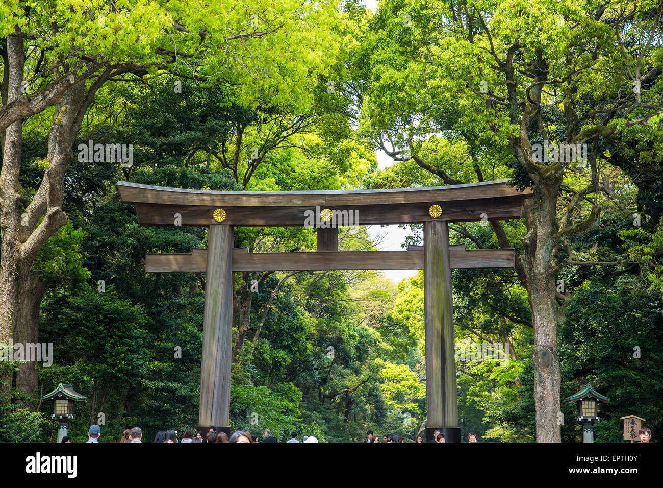 Large traditional gate into a park in Japan Stock Photo - Alamy