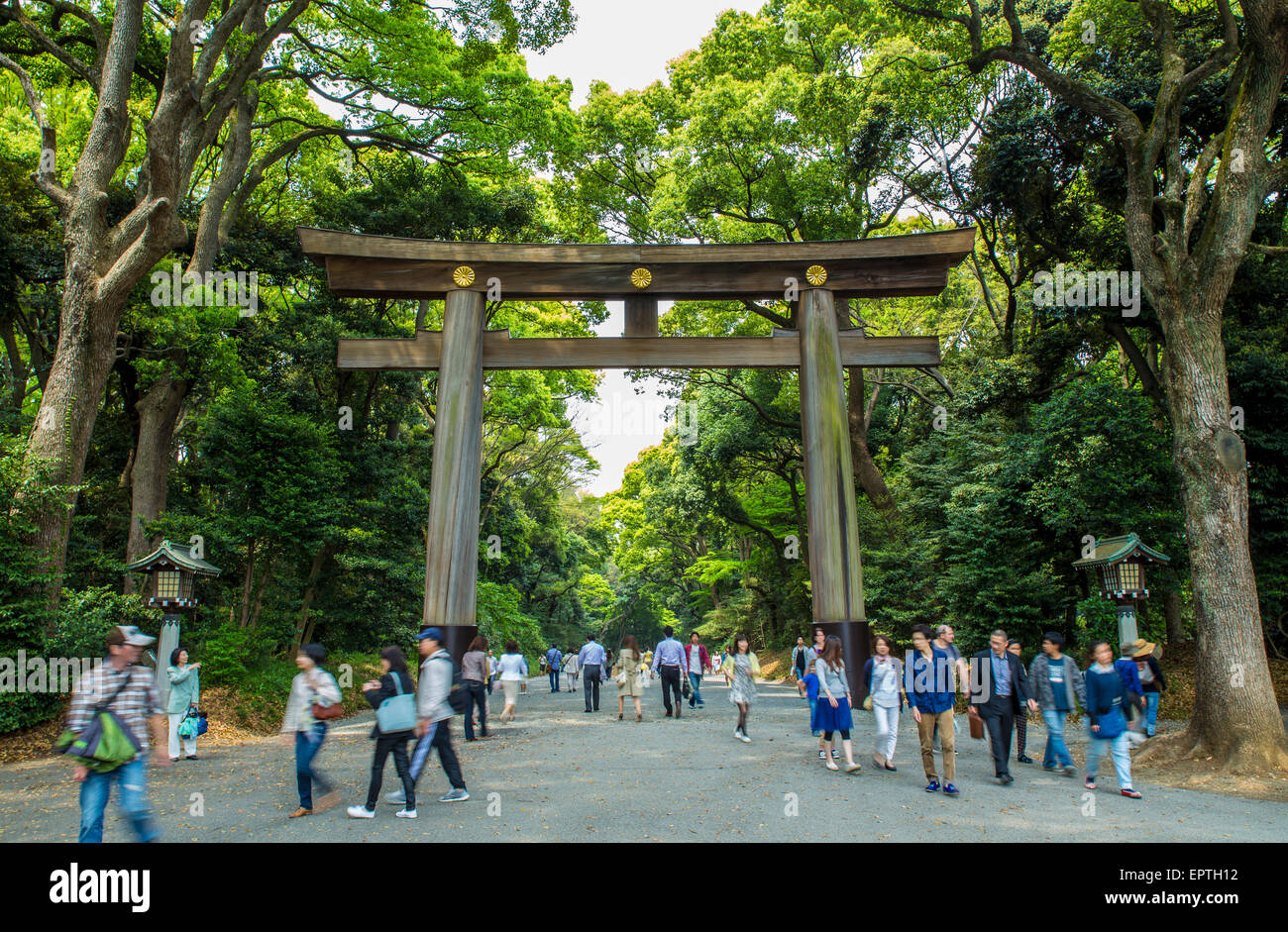 Large traditional gate into a park in Japan Stock Photo - Alamy