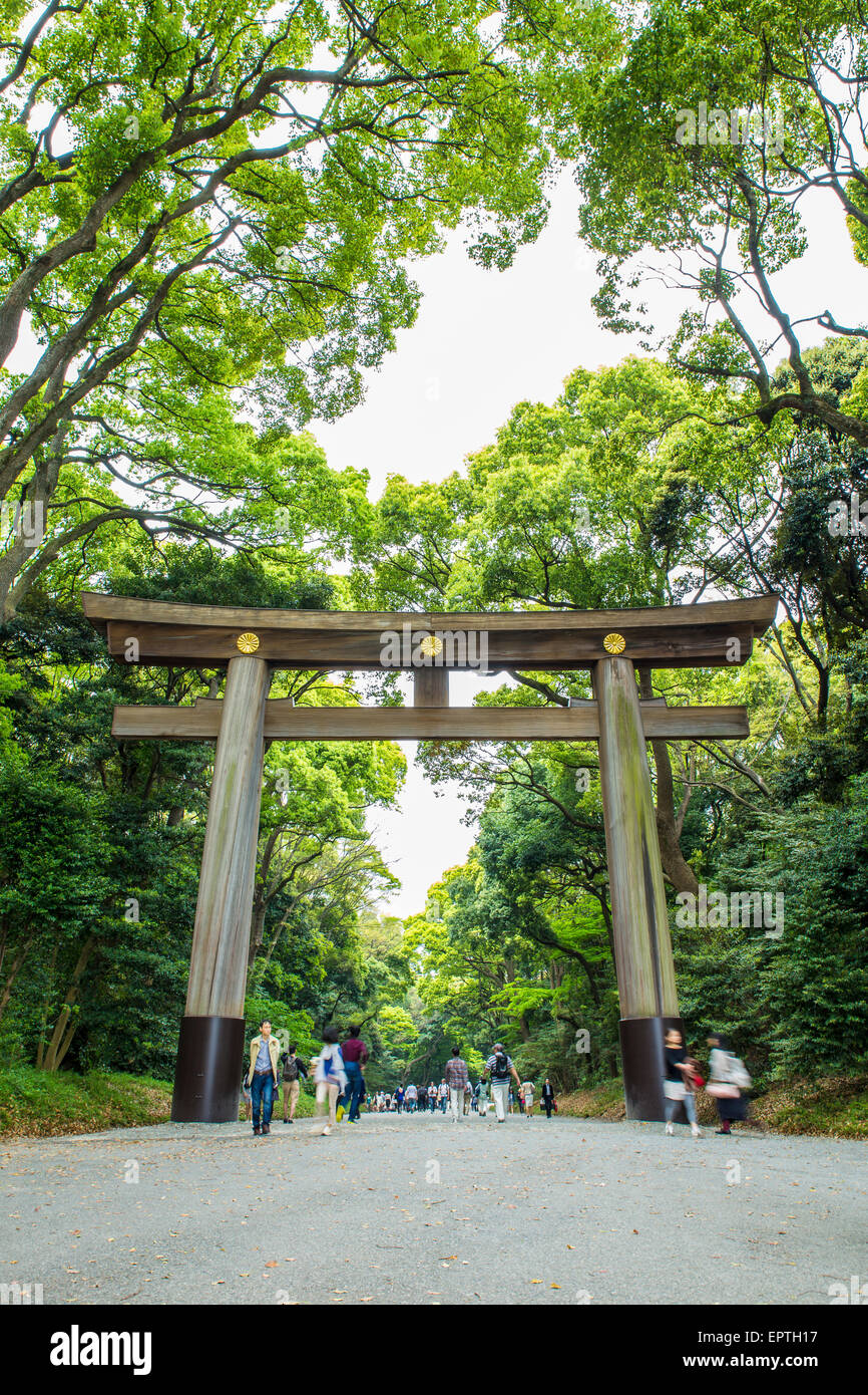 Large traditional gate into a park in Japan Stock Photo - Alamy