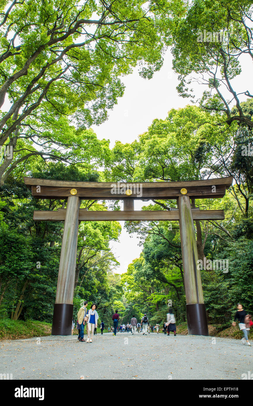 Large traditional gate into a park in Japan Stock Photo - Alamy