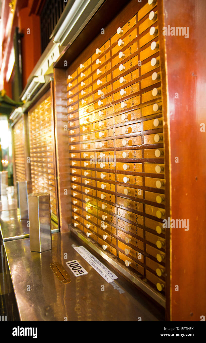 Japanese fortune telling hi-res stock photography and images - Alamy