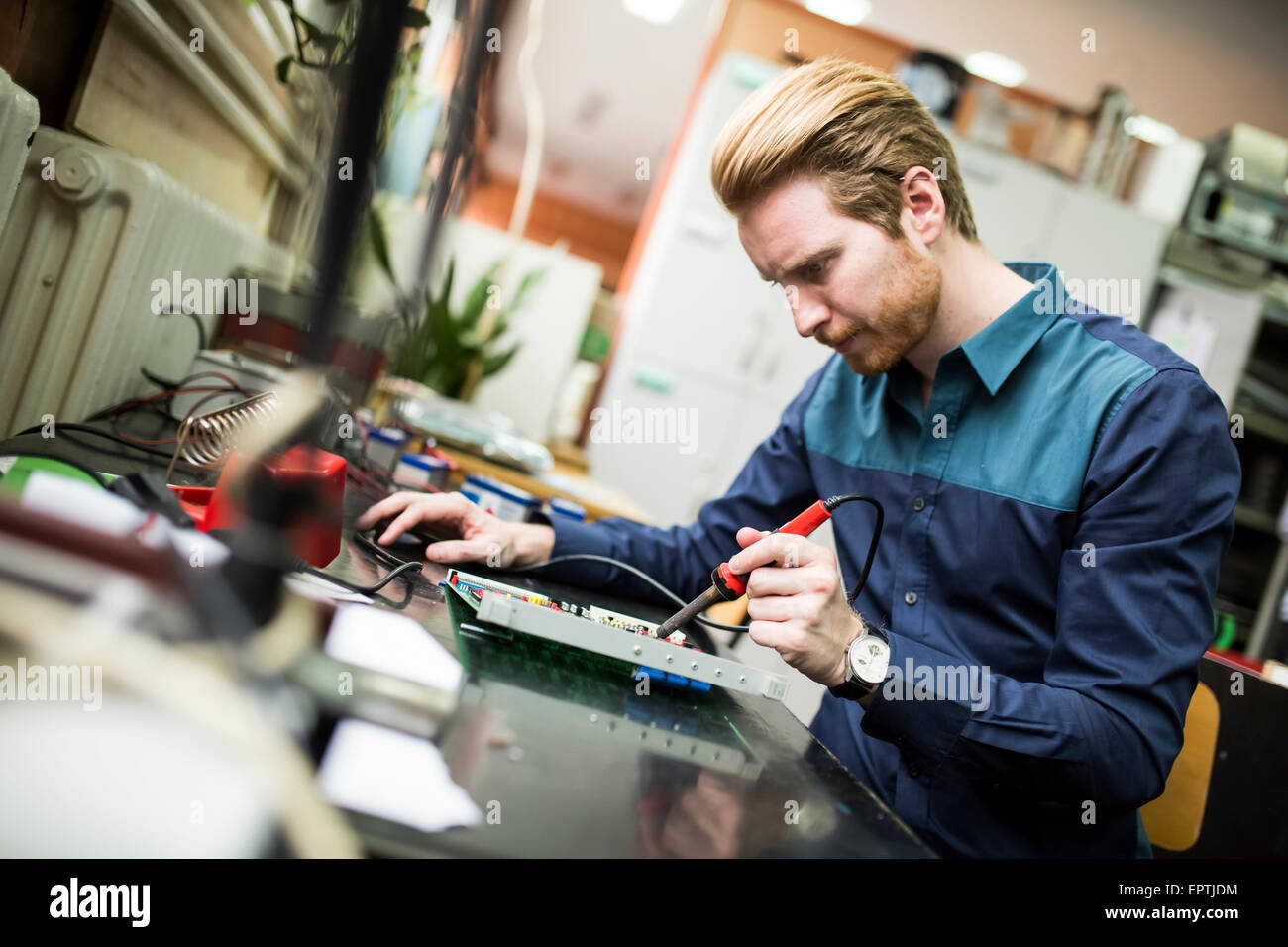 Electronic machine hi-res stock photography and images - Alamy
