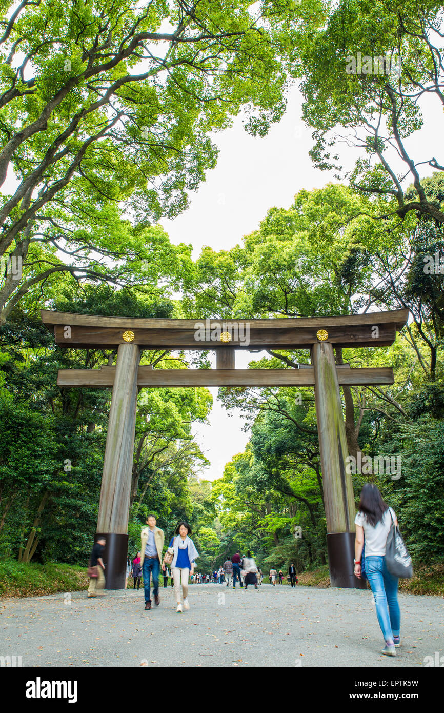 Large traditional gate into a park in Japan Stock Photo - Alamy