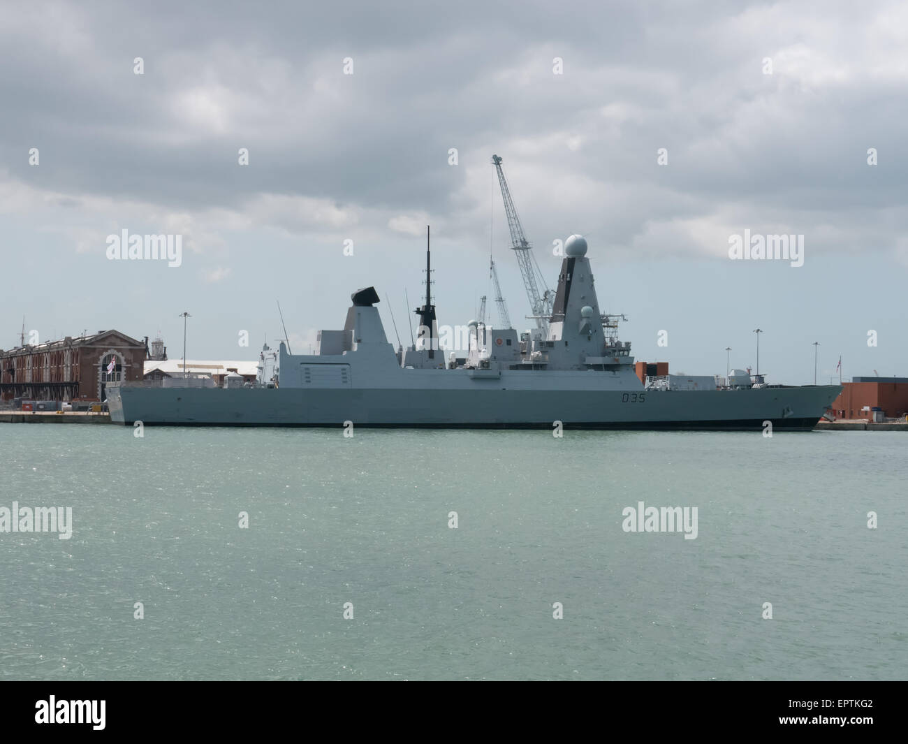Type 45 destroyer hms dragon hi-res stock photography and images - Alamy