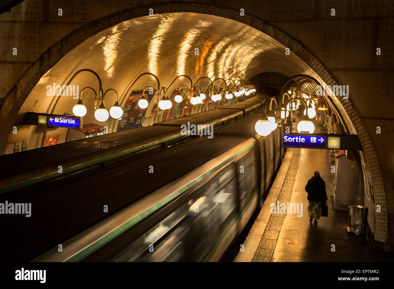 Metro paris hi-res stock photography and images - Alamy