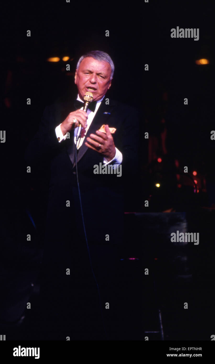 Chicago, Illinois, USA, 10th September 1986 Frank Sinatra performs at ...