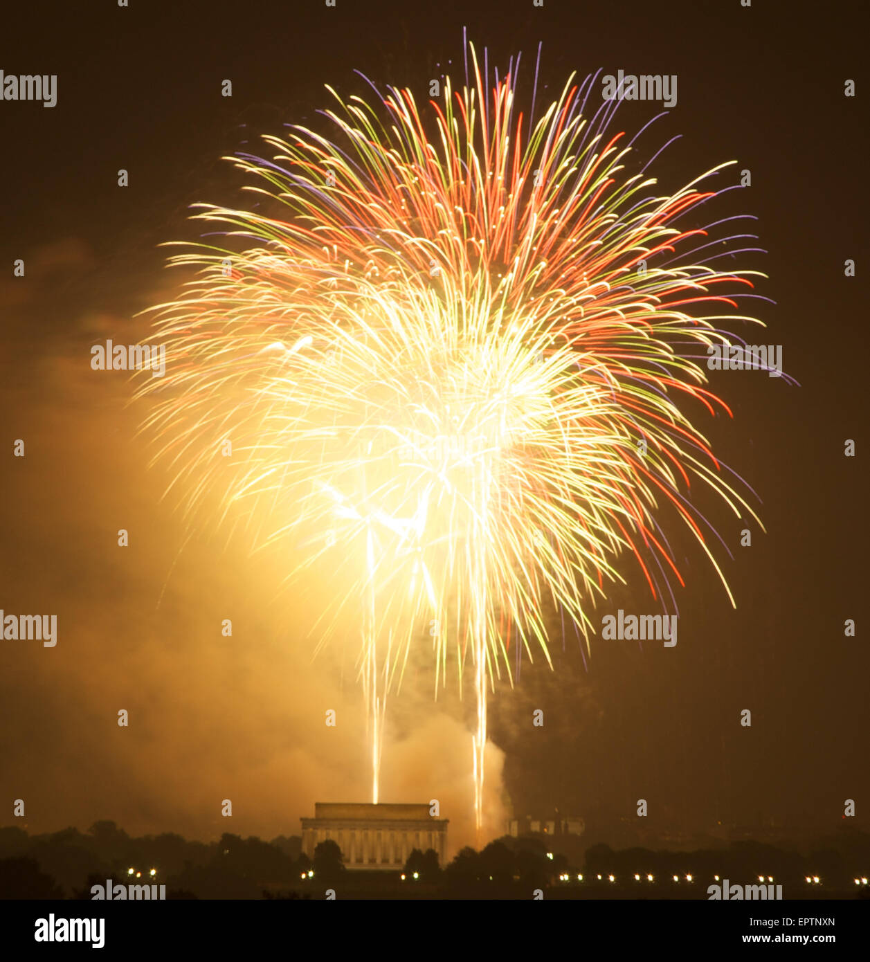 Washington DC., USA 4th July 2006 Fireworks over DC. Annual display put ...
