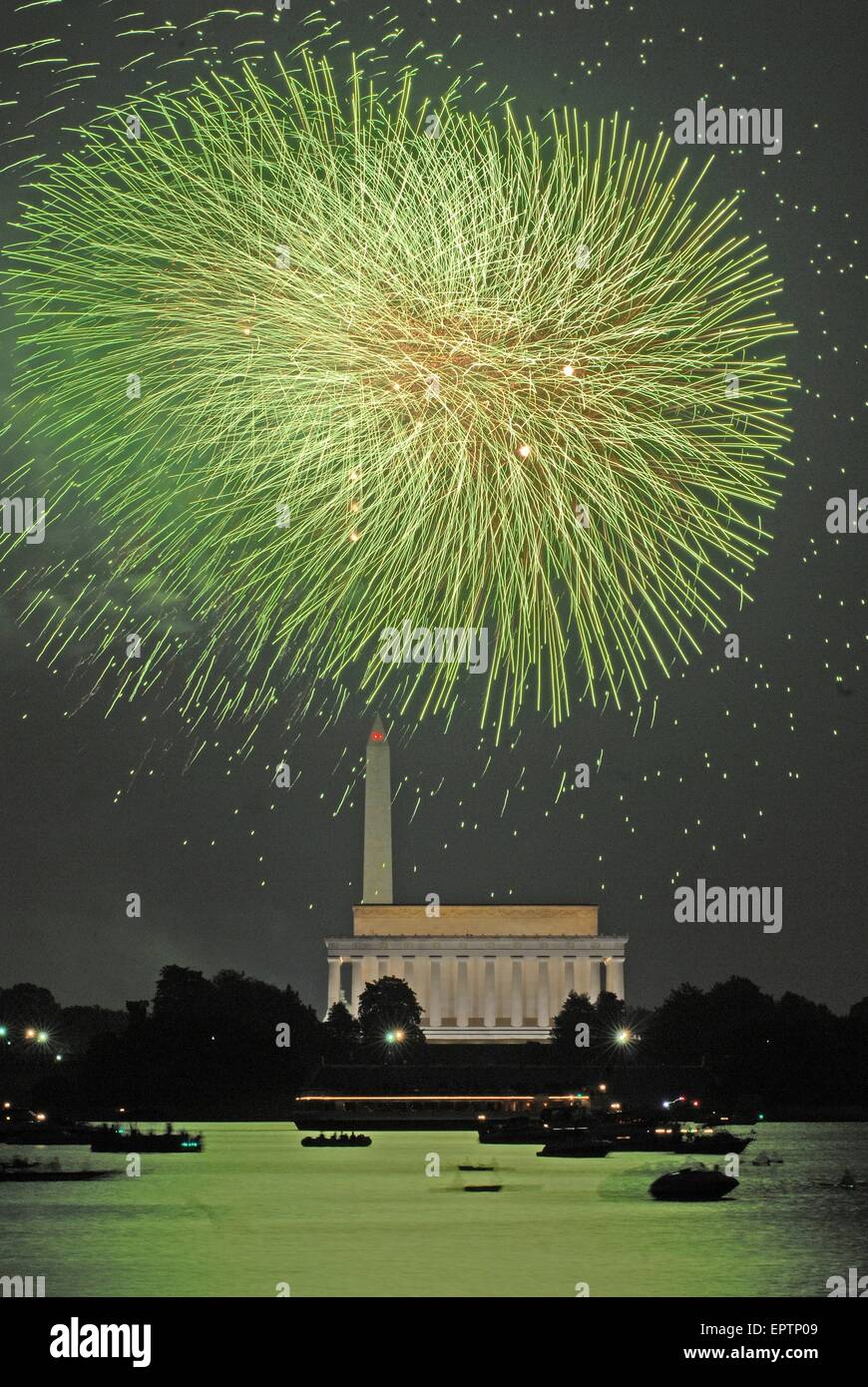Washington DC. 7-04-2007 The annual 4th of July fireworks show in ...