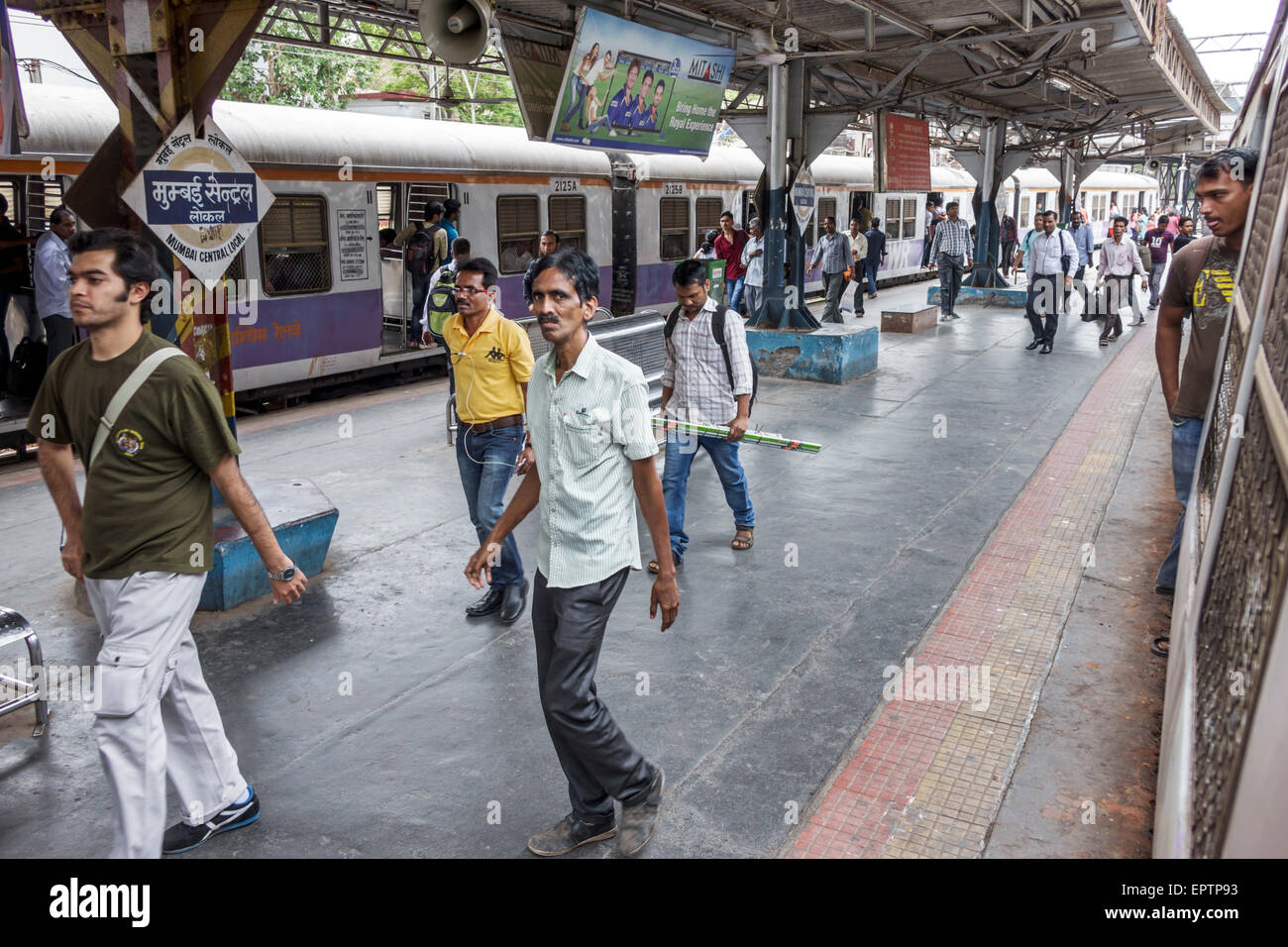 Mumbai Local Train Stock Photos & Mumbai Local Train Stock Images - Alamy