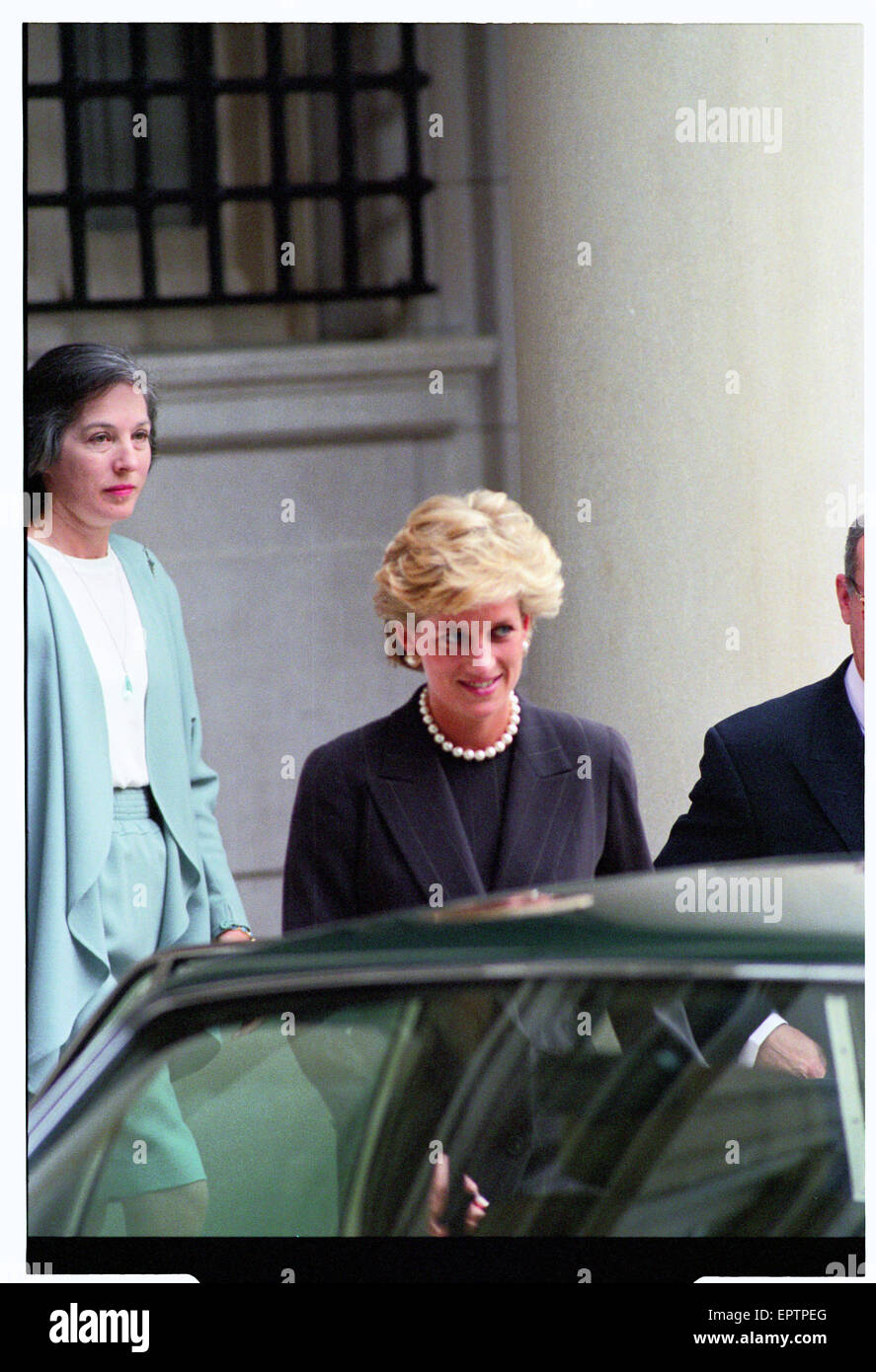 Princess diana 1994 black dress hi-res stock photography and images - Alamy