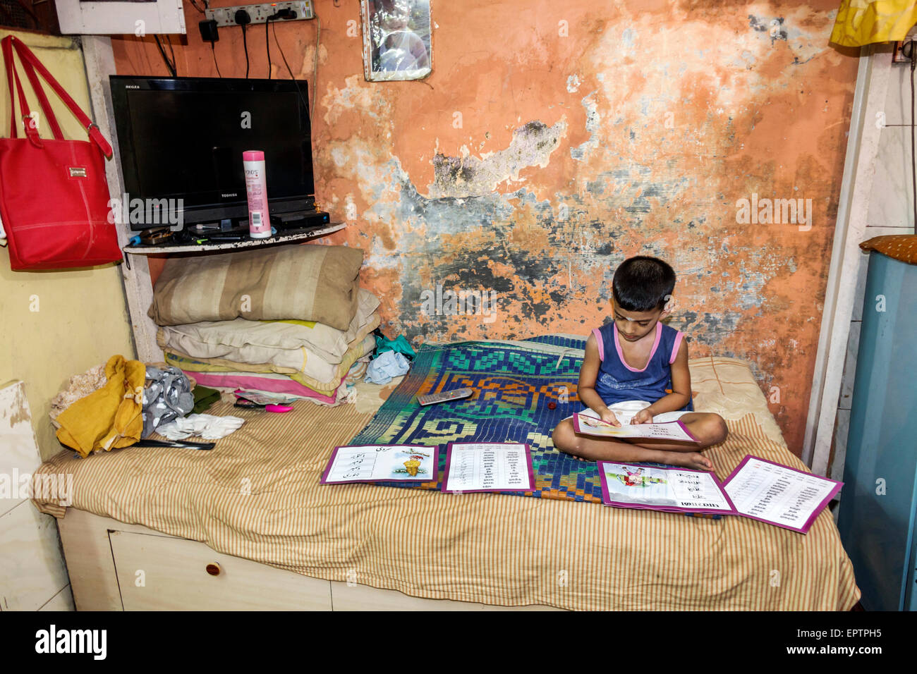 Mumbai India,Dharavi,Kumbhar Wada,slum,high population density,poverty ...