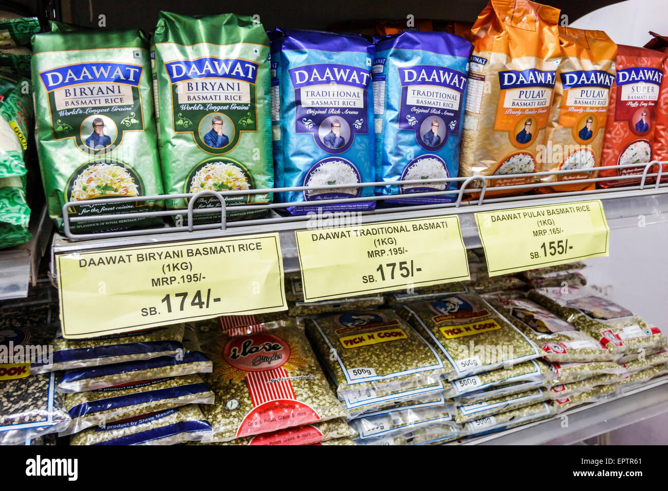 Grocery shopper in rice store hi-res stock photography and images - Alamy