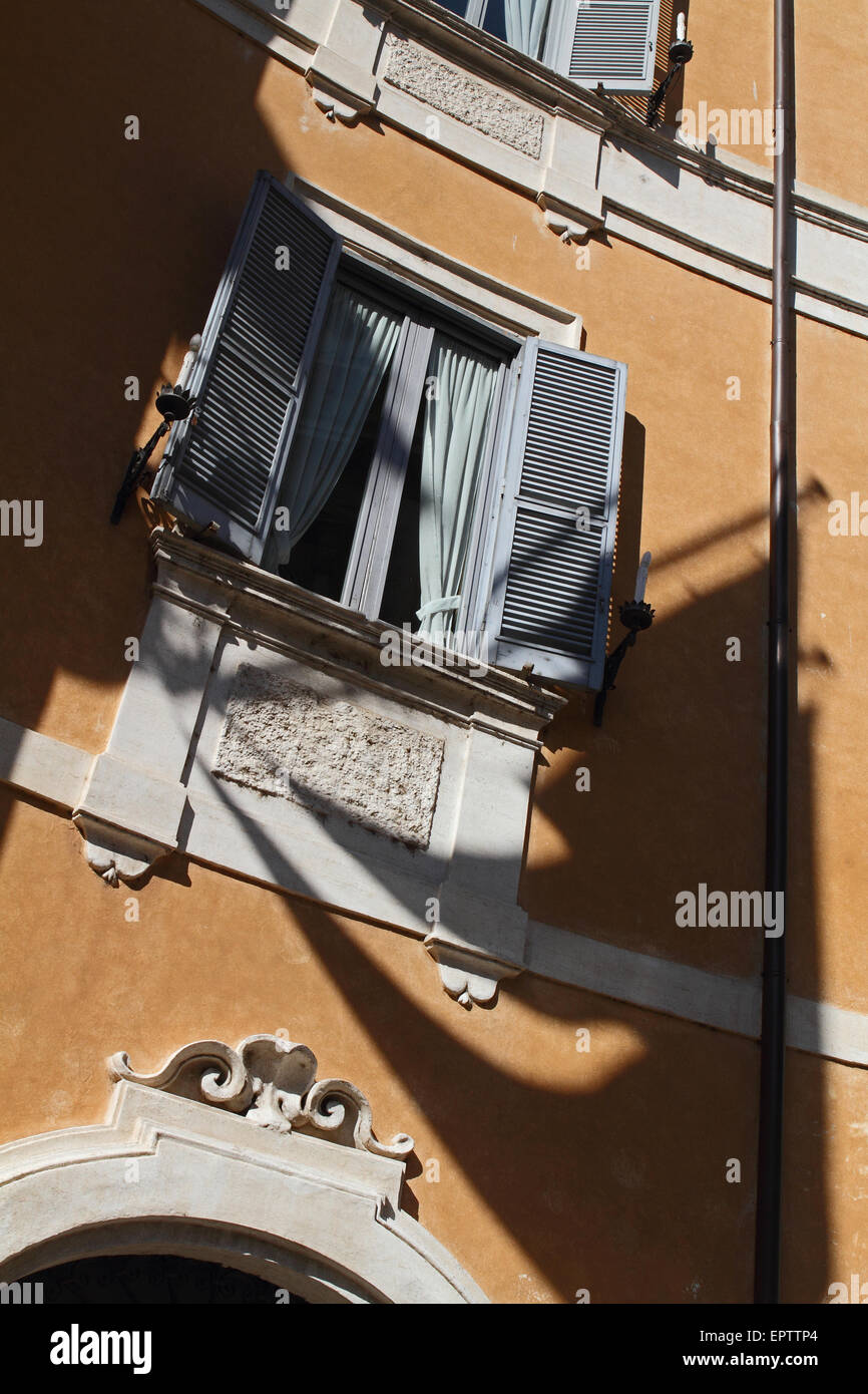 The shadow of a flag against a building facade Stock Photo - Alamy