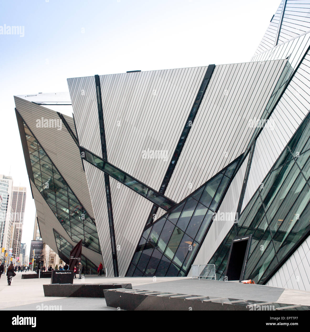 Crystal shaped building in a museum, Michael Lee-Chin Crystal, Royal ...