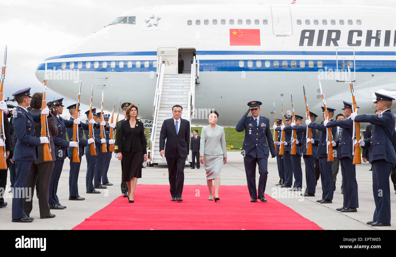 Bogota. 21st May, 2015. Chinese Premier Li Keqiang (L Center) and his ...