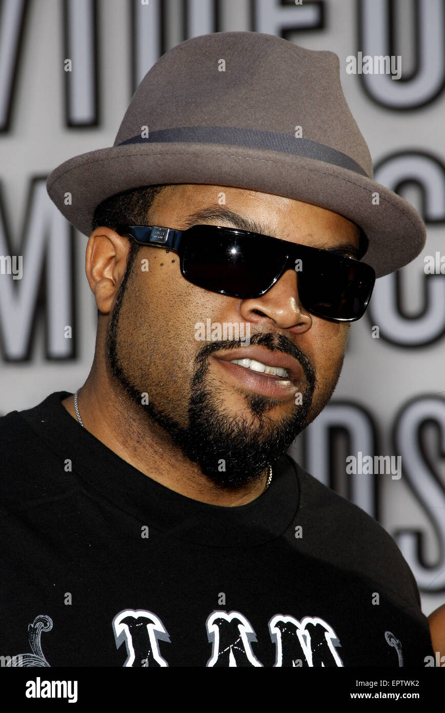 Ice cube actor hi-res stock photography and images - Alamy