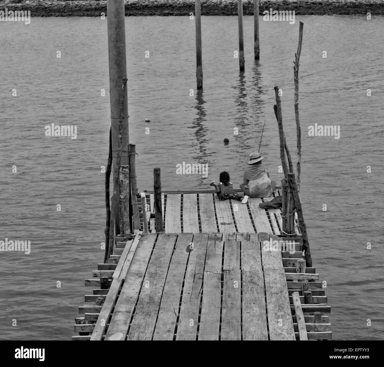 A mom and daughter's fishing bonding Stock Photo - Alamy