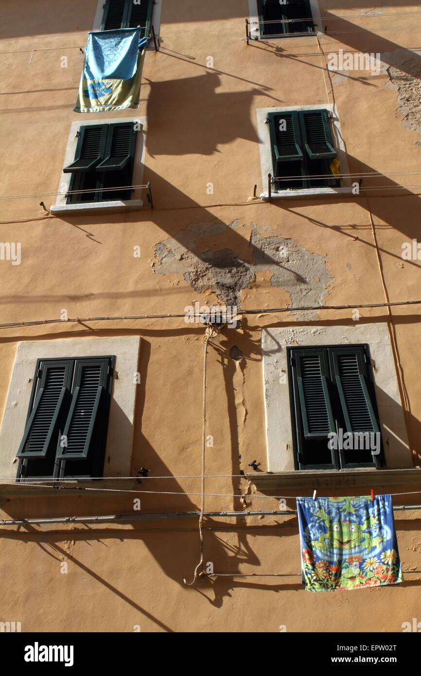 Washing hanging from windows Stock Photo - Alamy