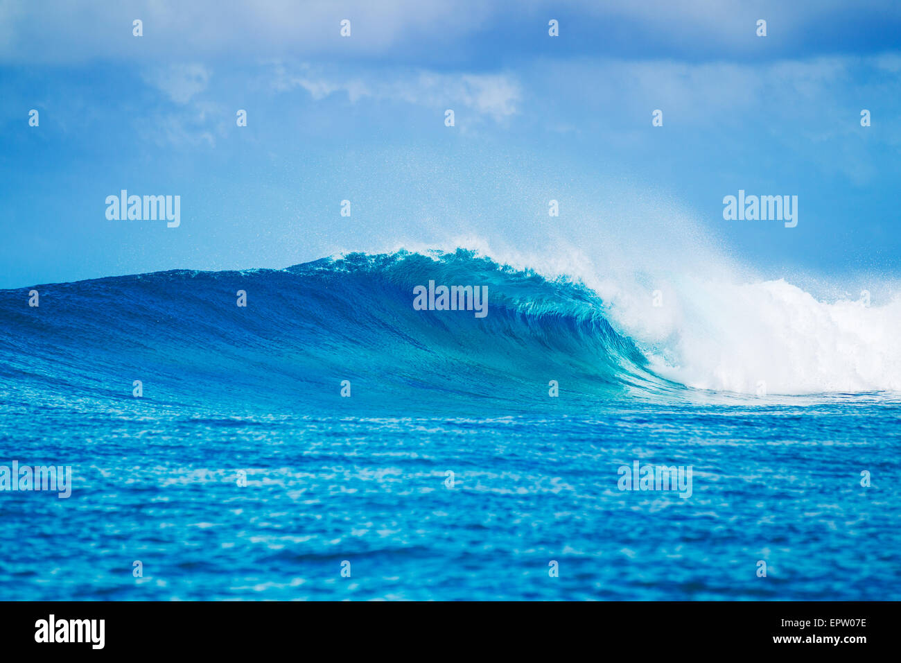 Blue ocean surf hi-res stock photography and images - Alamy