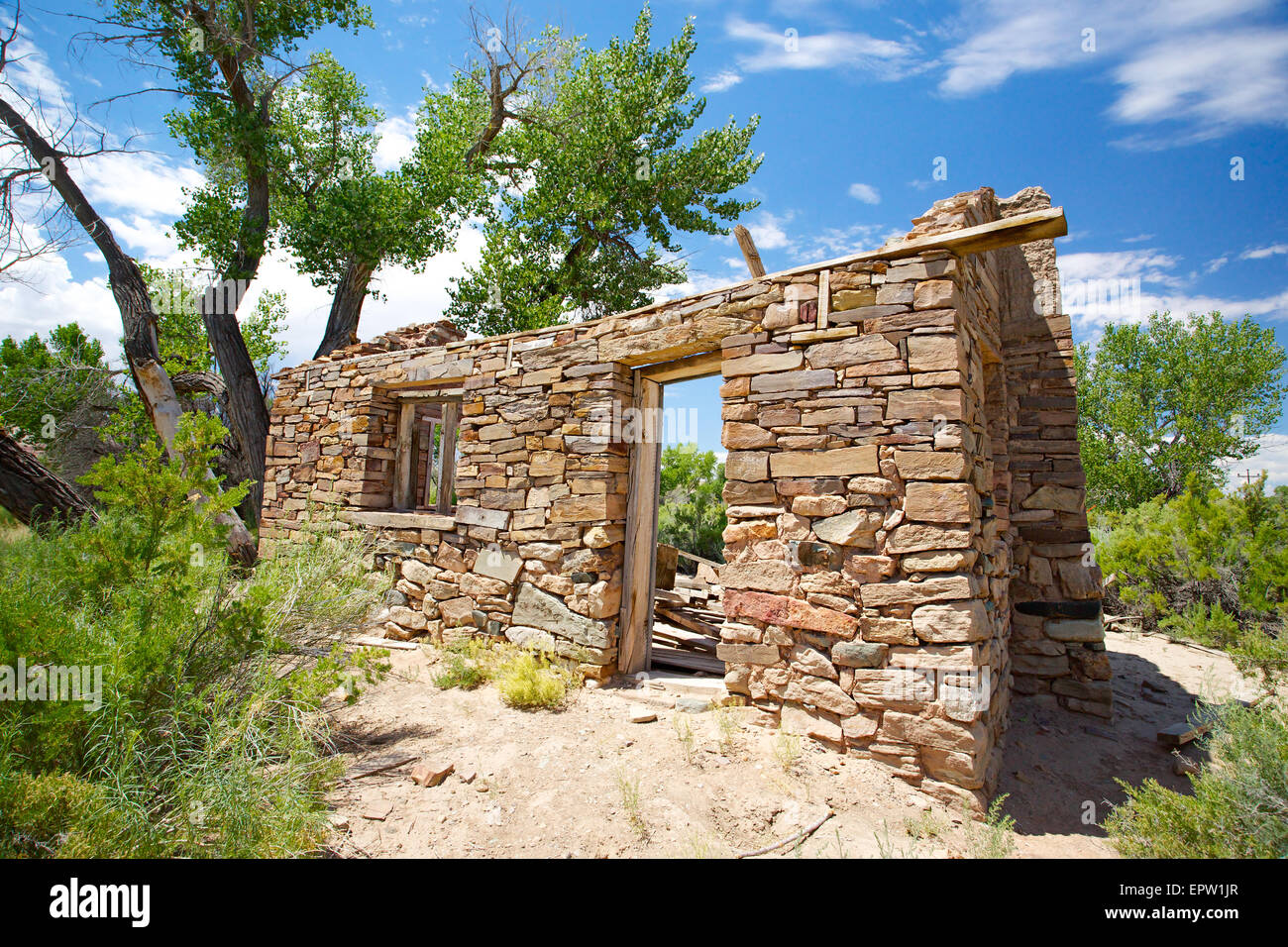 Collapsing hut hi-res stock photography and images - Alamy