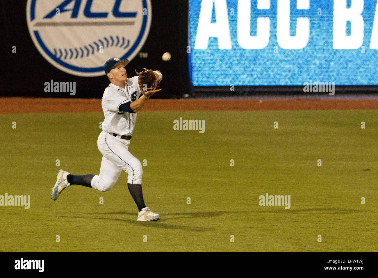 outfielder Adam Pate (2) of the North Carolina Tar Heels makes the grab ...